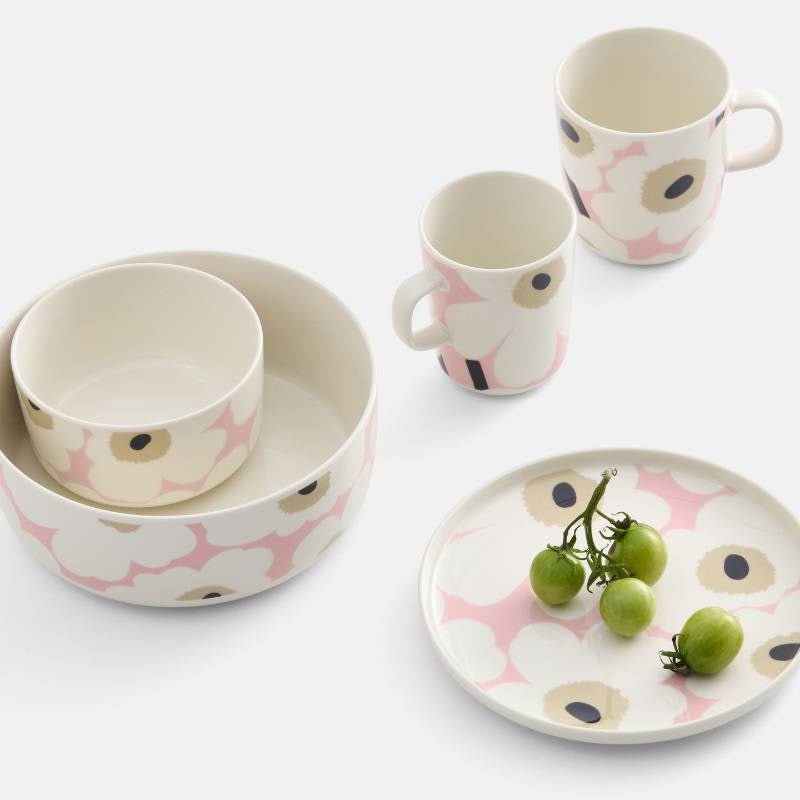 Oiva Unikko Plate 20cm in off white, pink, sand, charcoal - Bolt of Cloth